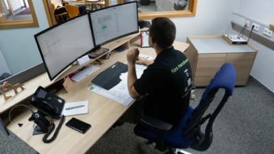 Uni Electronic - Über uns, Team, Neuigkeiten & mehr!